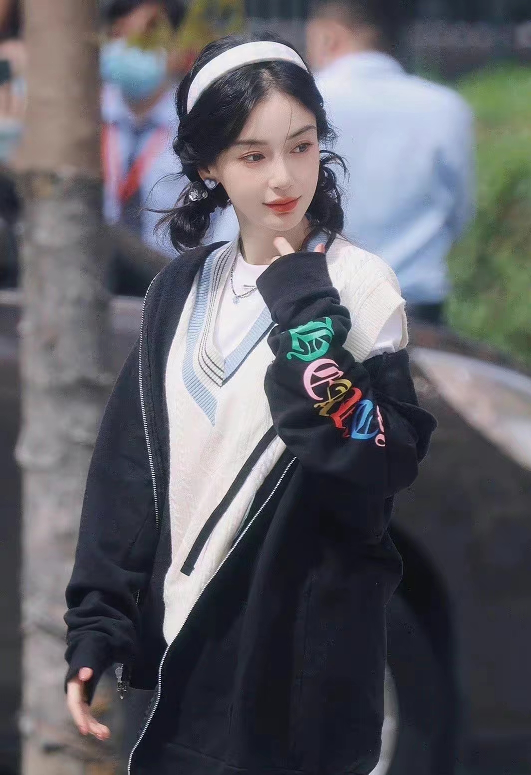 The 33-year-old Angelababy is full of girlishness, too sweet - iNEWS