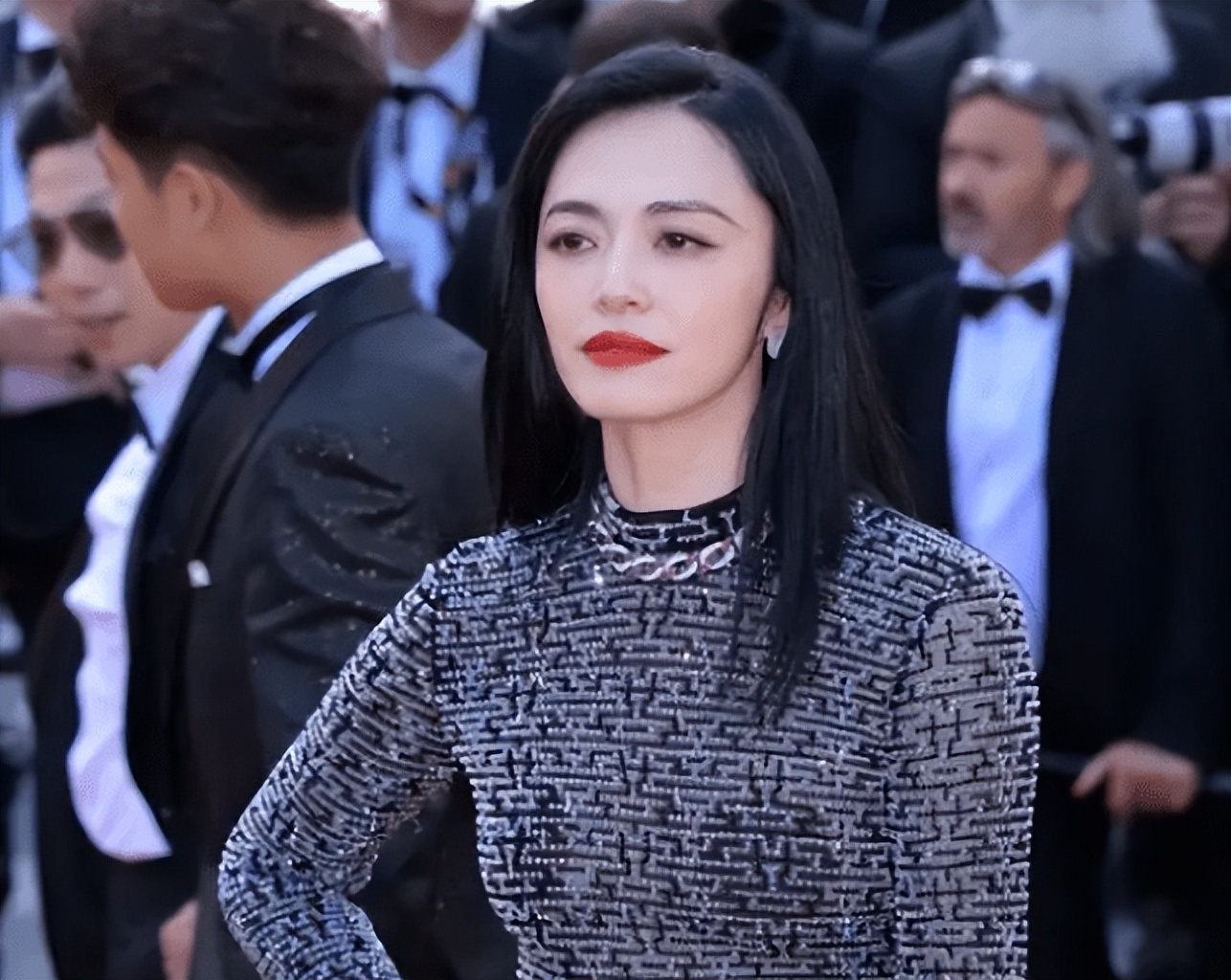 Yao Chen said: The Cannes red carpet is as narrow and crowded as a ...