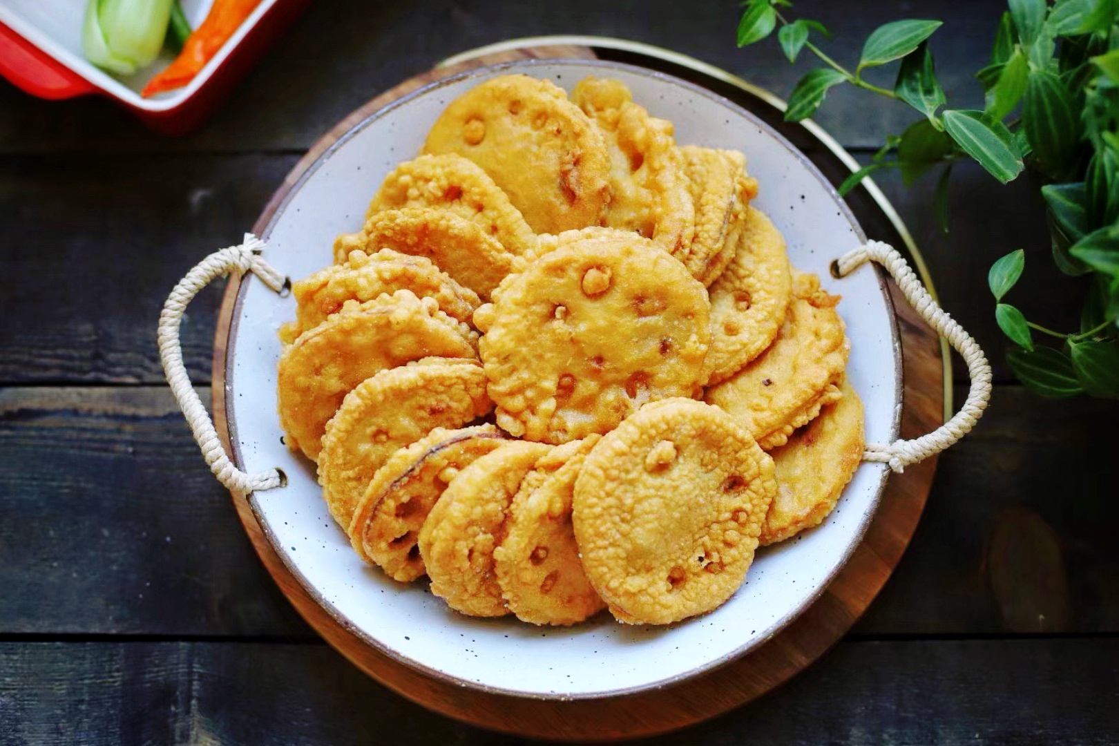 Don't eat lotus root only cold, make this lotus root box, crispy on the ...
