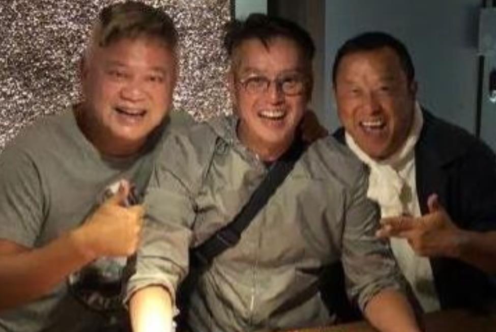 In 2006, Alan Tam ridiculed Eric Tsang: "Congratulations, your married ...