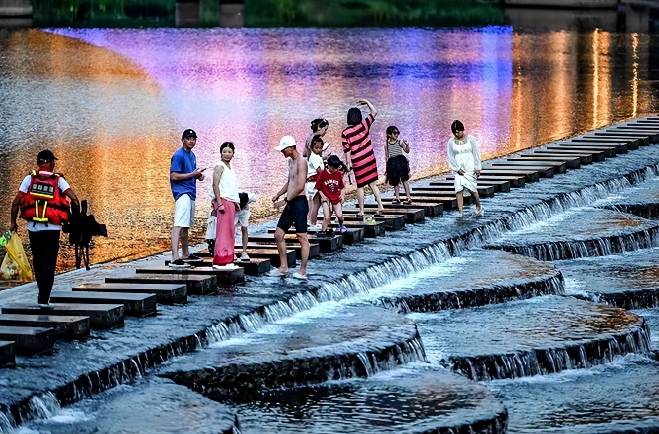 Earned 37 billion in 3 days! How many tour guides have been saved from ...