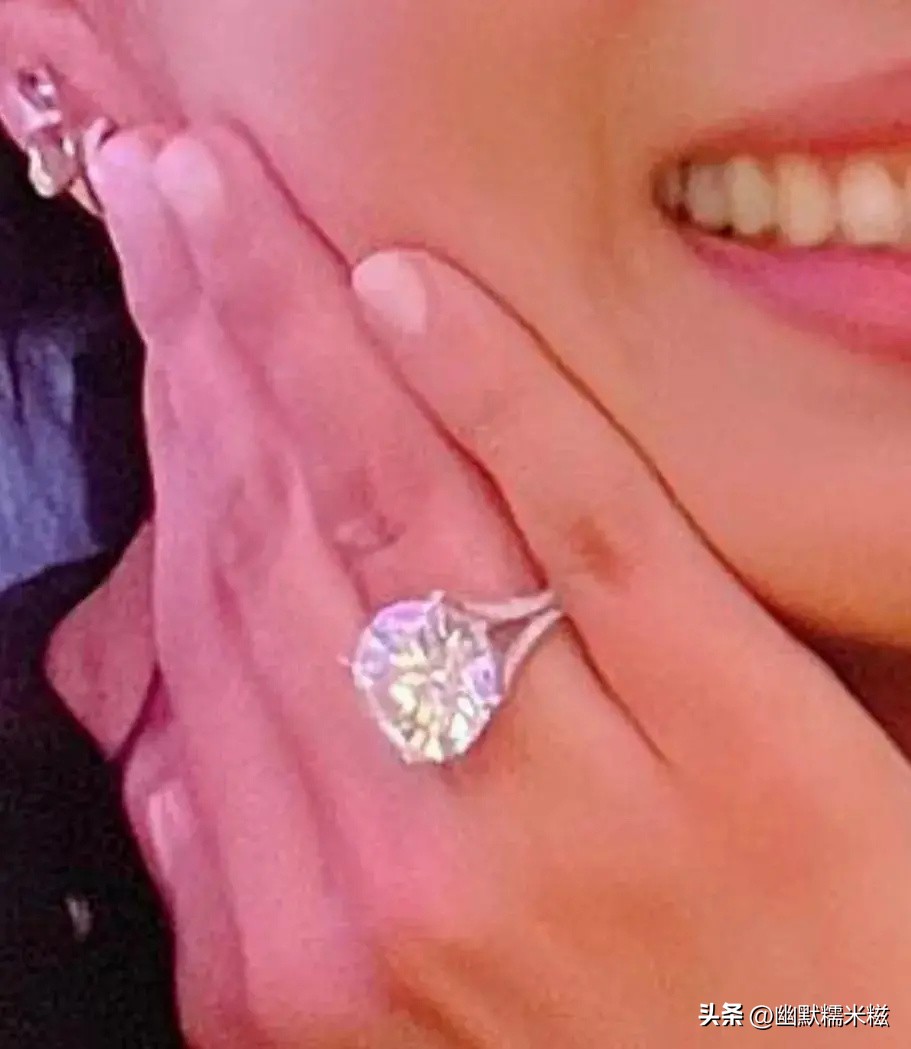 Xiao Jingteng successfully proposed a 13-carat "pigeon egg diamond ring"! Amazing price exposure ...