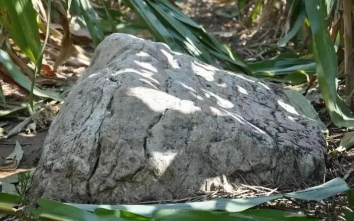 The smallest mountain in China: 1.24 meters long, 0.7 meters wide, and ...
