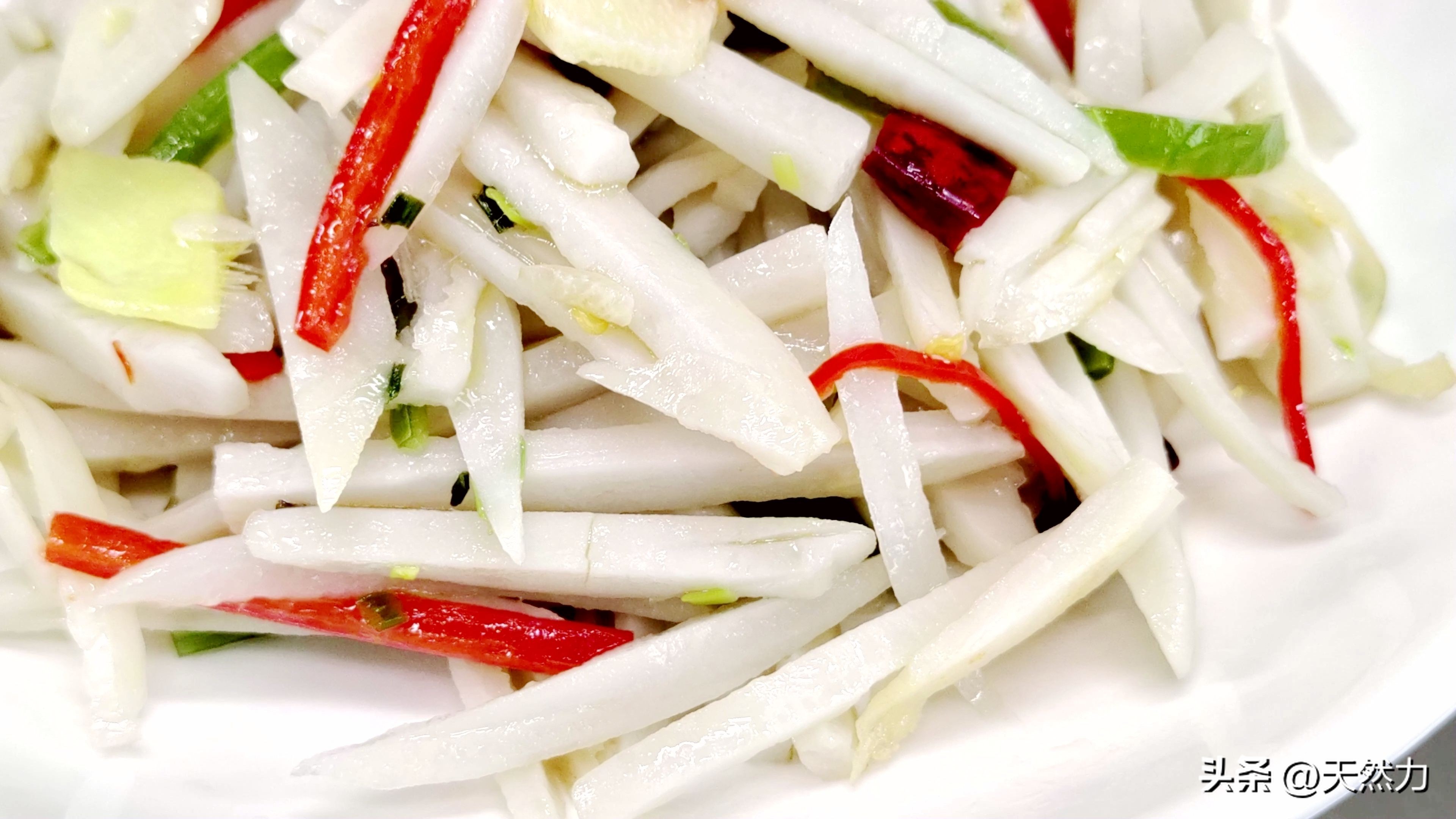 How to fry lotus root so that it does not turn black, the taste is ...