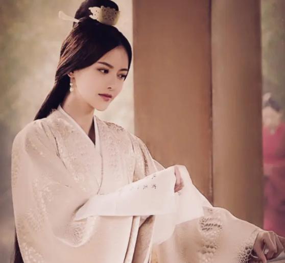 Why did Zhen Mi "cover her face with hair and stop her mouth with chaff ...