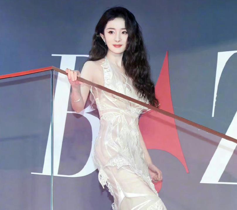 Xiao Nuomi celebrates Children's Day, Yang Mi flies to Hong Kong ...