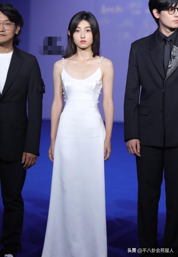 This night in Shanghai, Zhang Zifeng has a sultry waist, Hui Yinghong ...