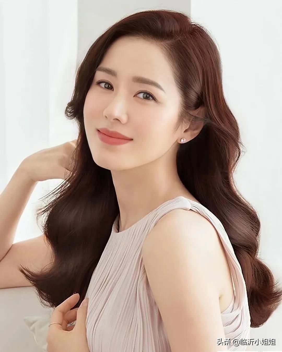 Sun Yezhen, an elegant and dignified intellectual beauty, a tender and ...