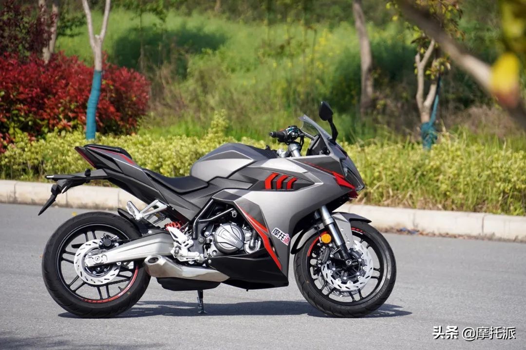 Close to the people, handsome, high configuration, this car can handle ...