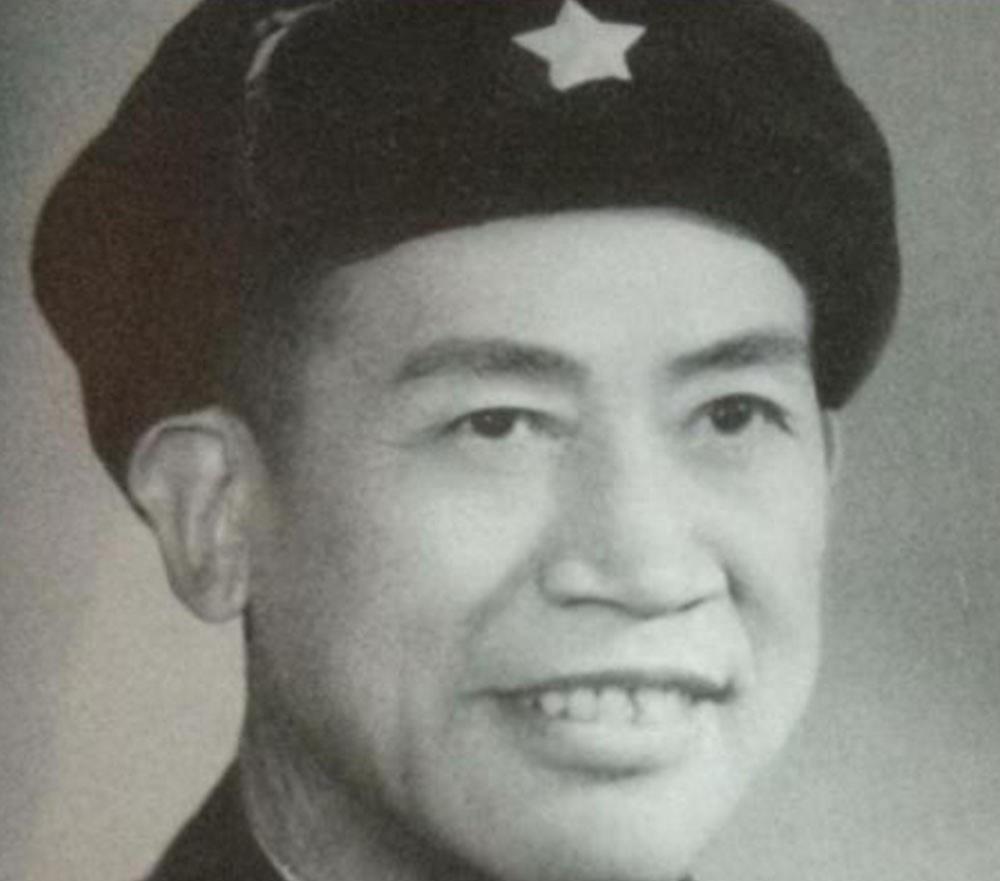 In 1949, when Shanghai was liberated, an old lady dressed in military ...