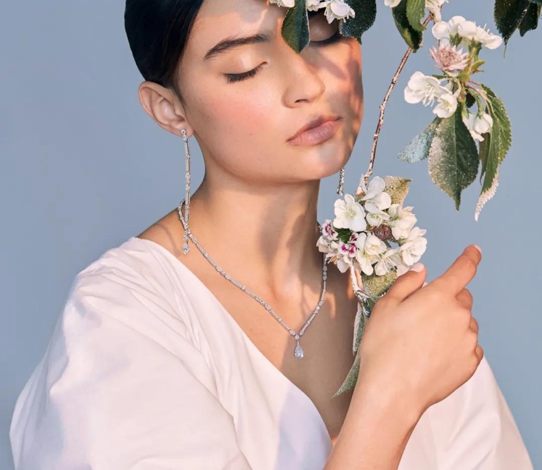 Gorgeous, noble and light, wanting to give people the feeling of "rich ...