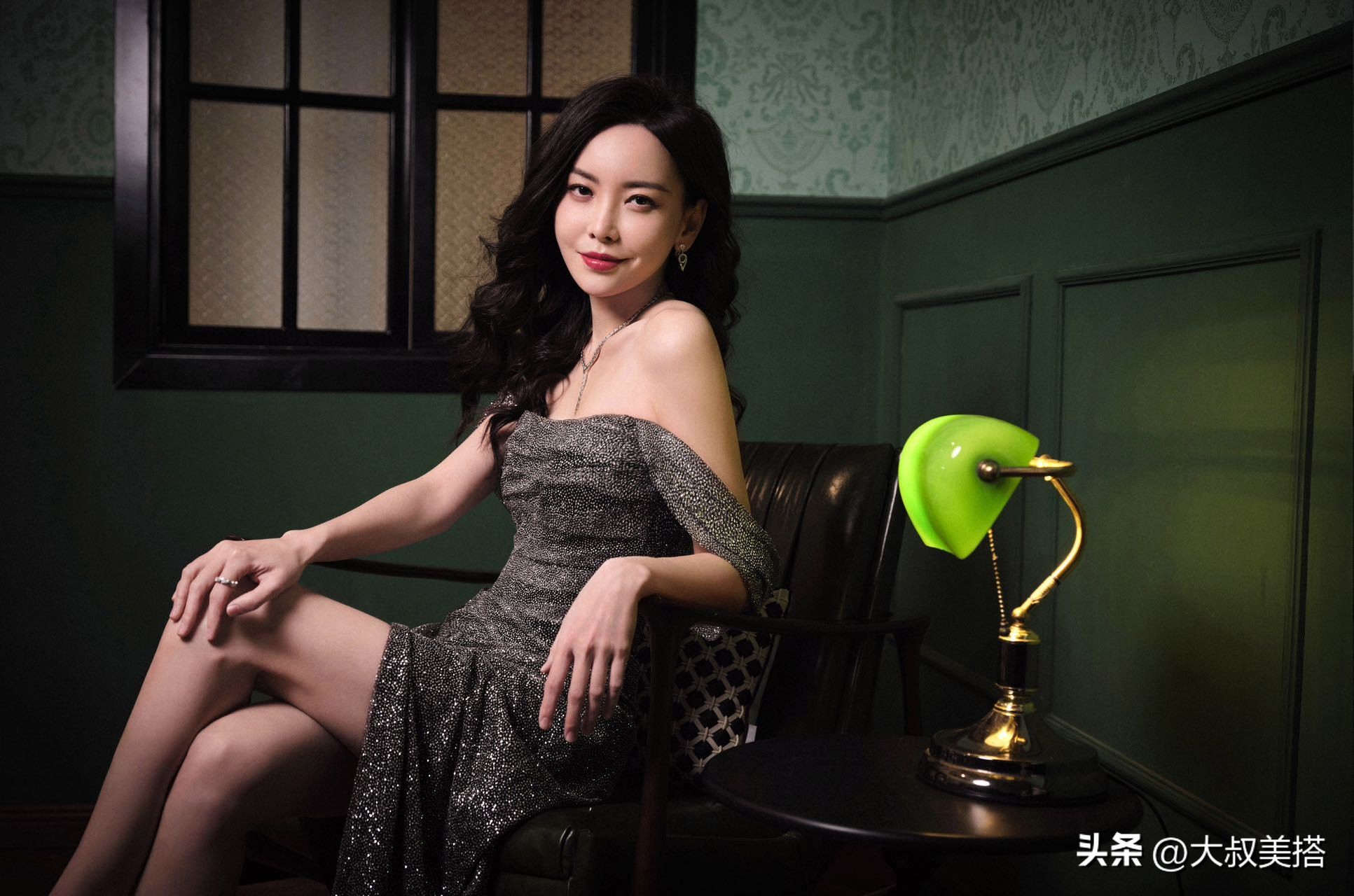 Yu Wenwen created a gorgeous look with red lips, and the Sohu Fashion ...