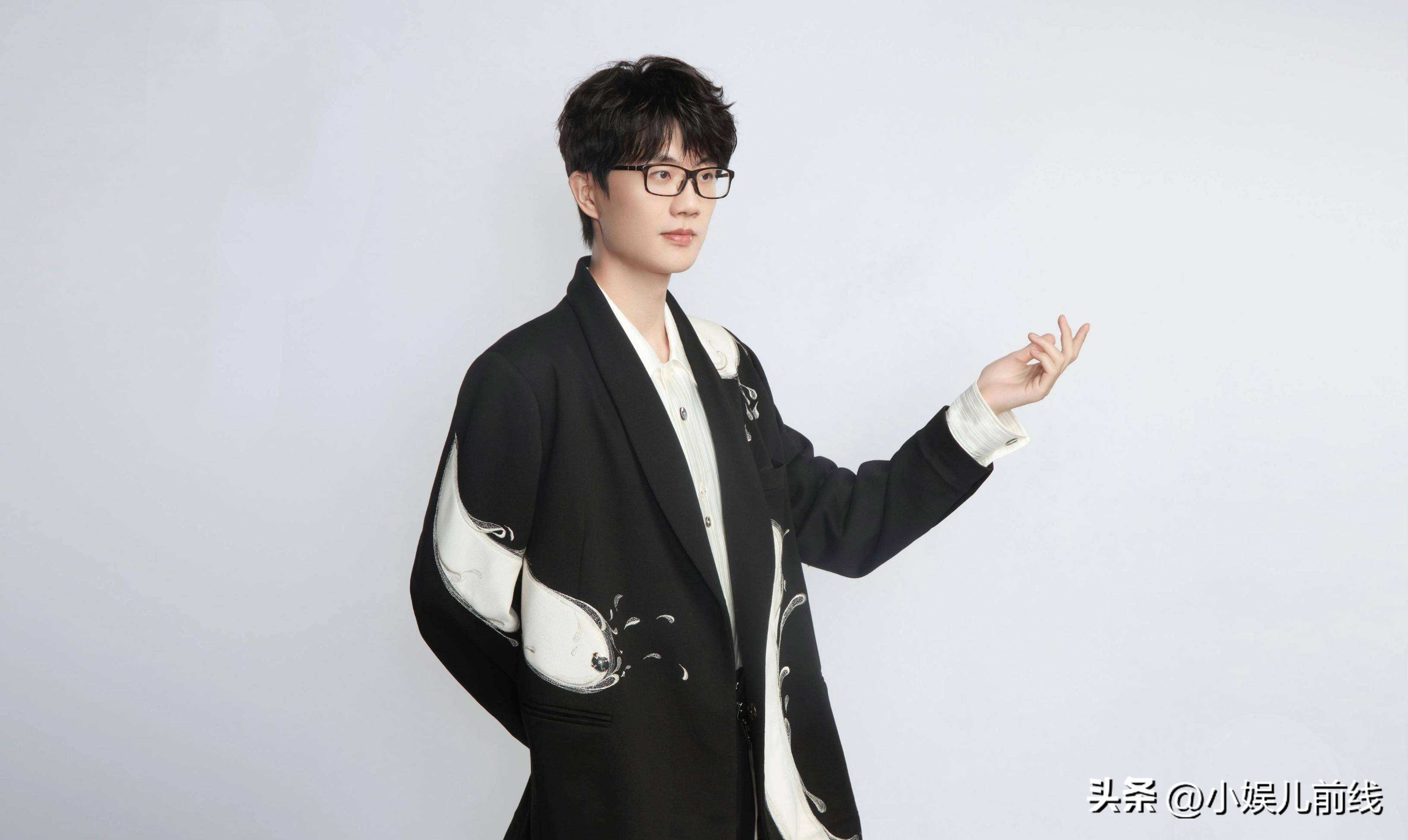 Xu Song's love affair is real, his girlfriend was picked up, and the ...