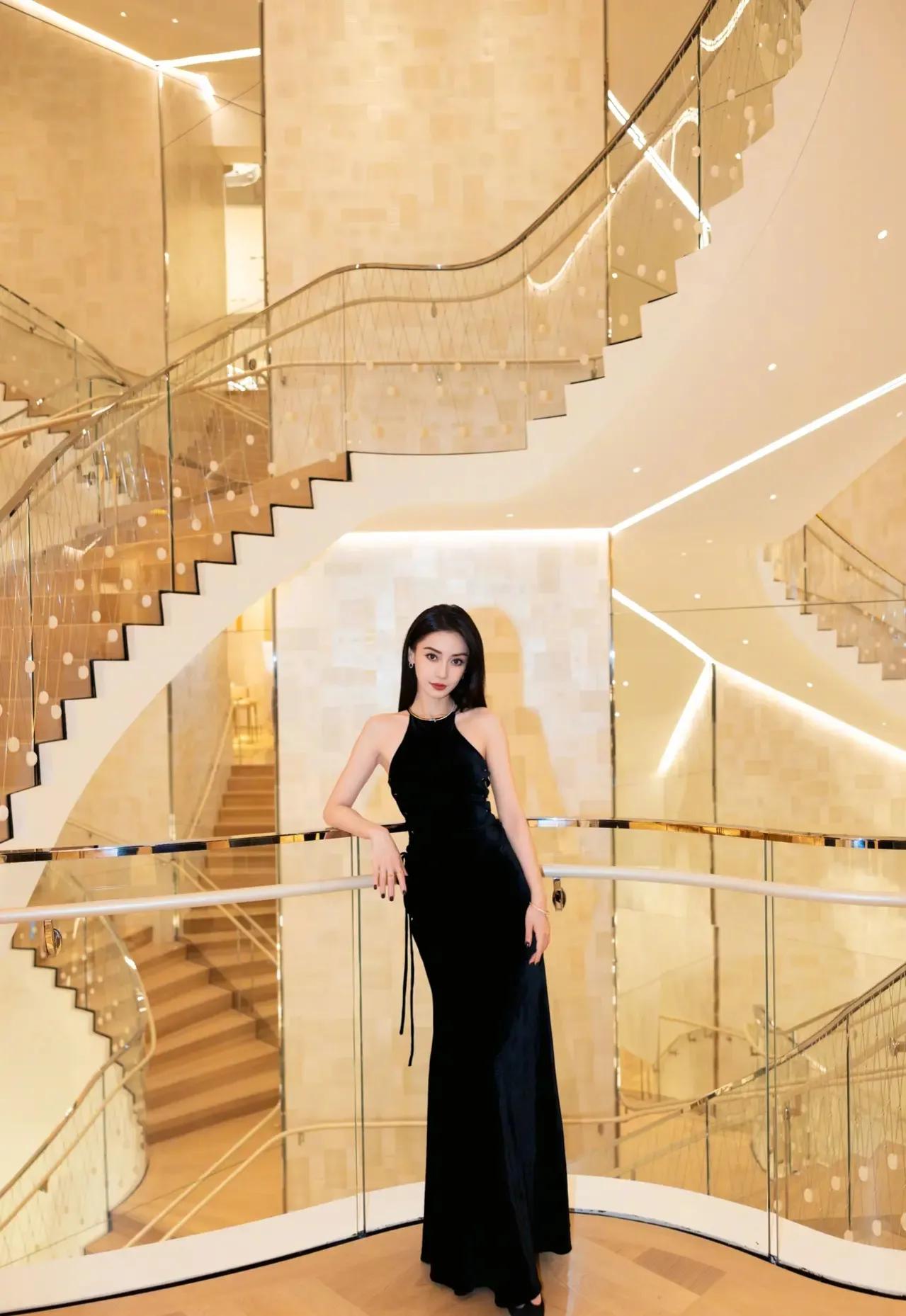 Angelababy has beautiful skin and long legs - iMedia