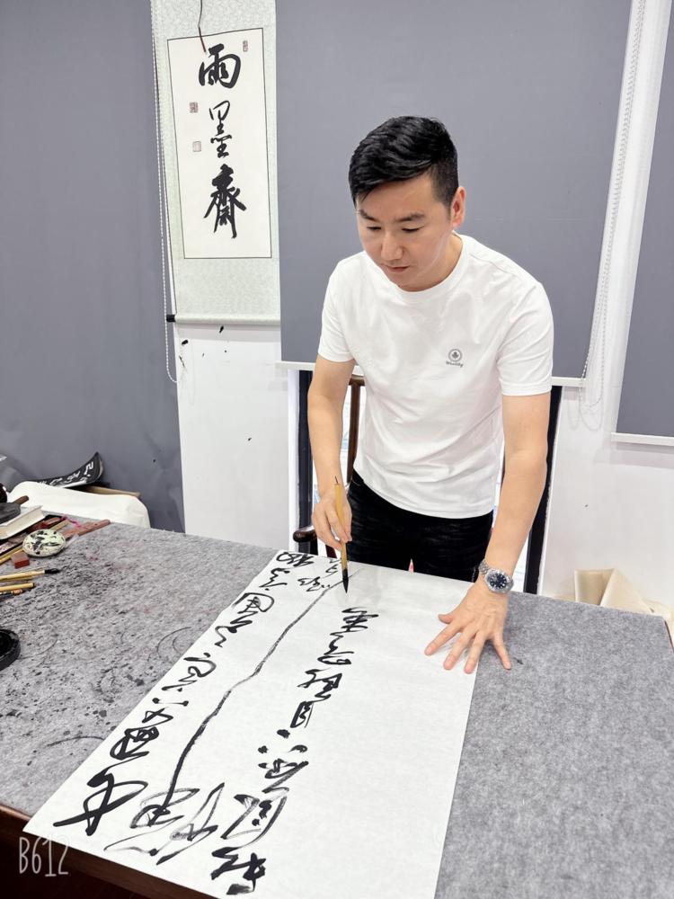 Calligrapher Liu Qinghua One by one works with smooth strokes and ...
