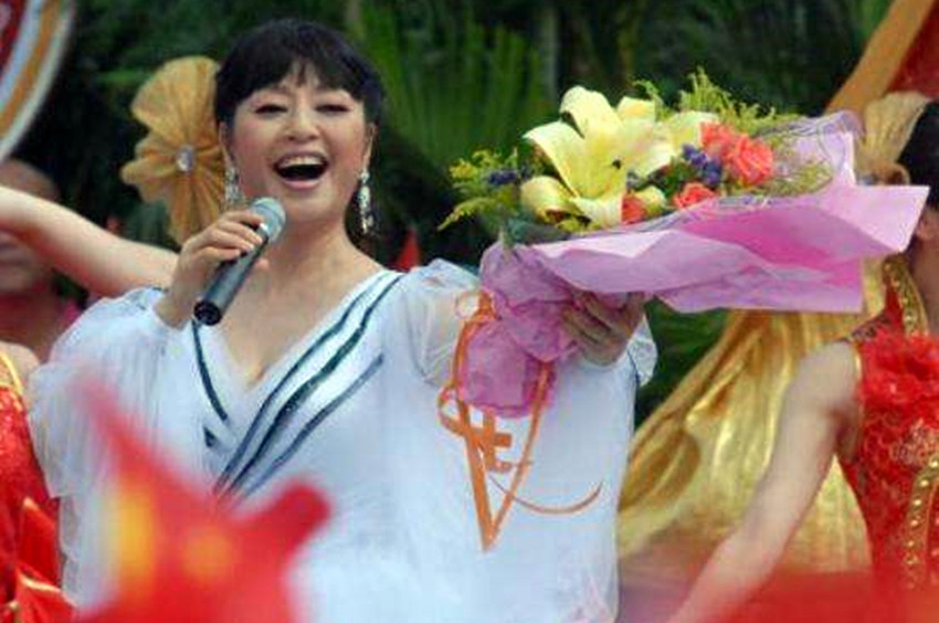 What kind of story is this?Yin Xiumei, an old singer, is 66 years old ...