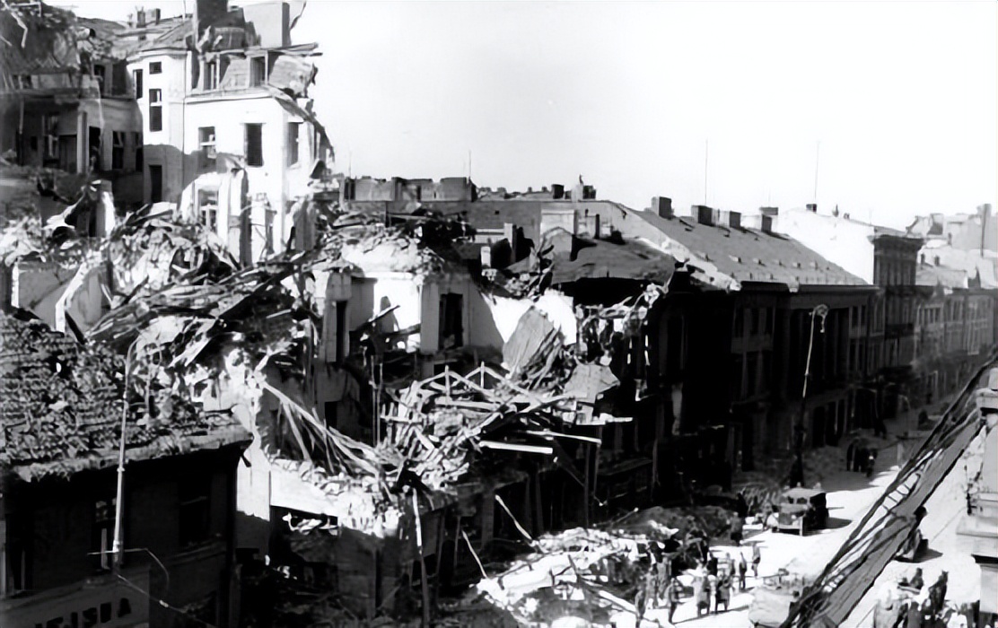 What were the reasons for the decline of the Weimar Democratic Party ...