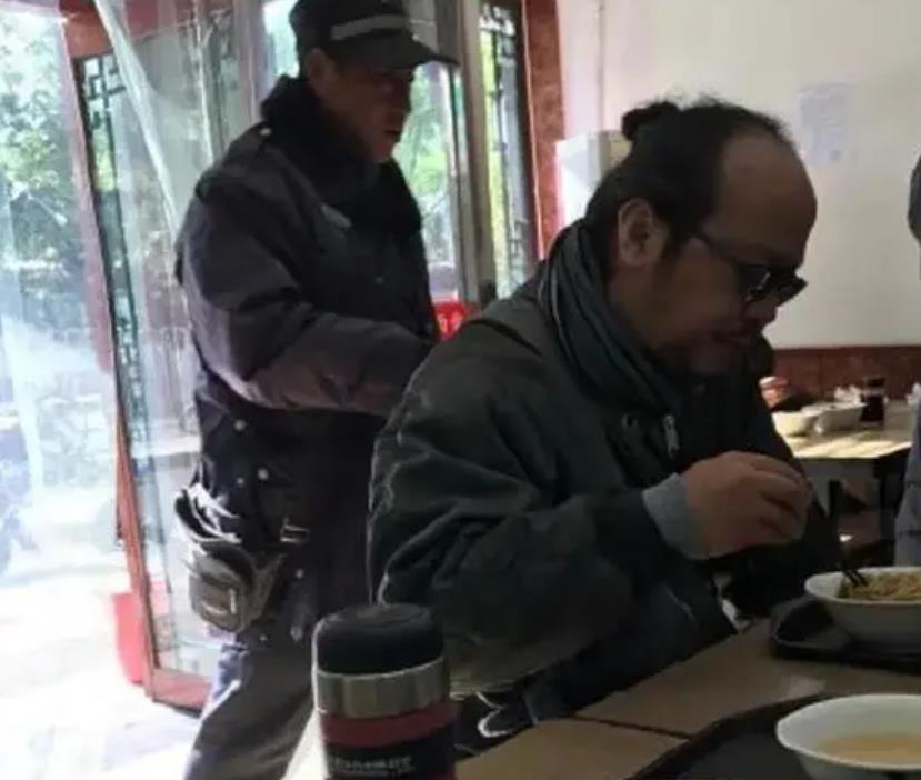 Dou Wei appeared in a small restaurant for dinner, and was ridiculed ...