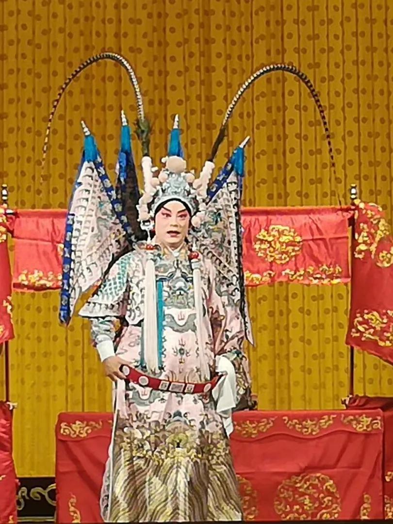 Zhu Qiang, Li Hongtu, Chen Junjie, Zhang Xinyue, Kang Jing and Ma Botong perform "Dragon and ...