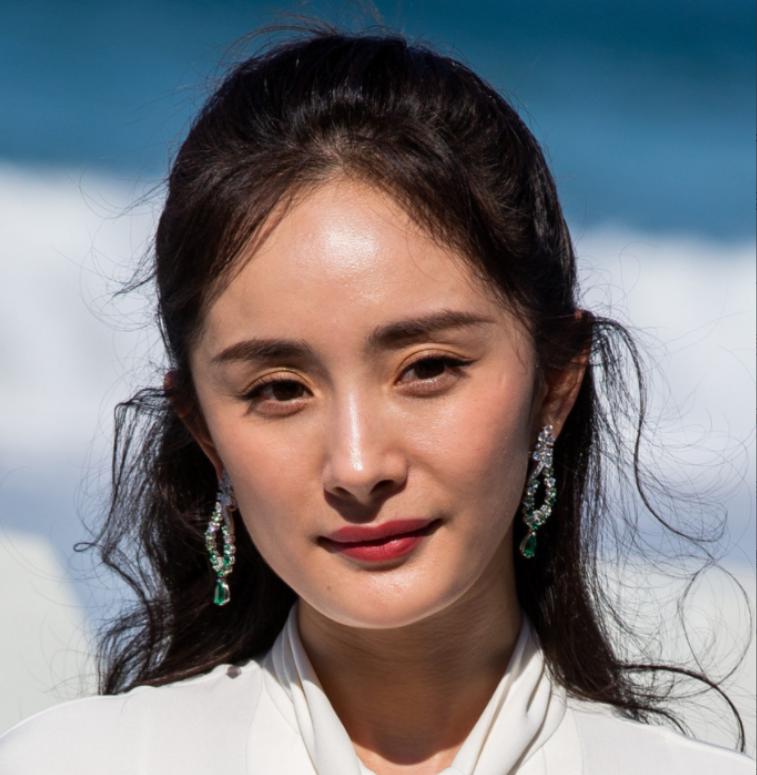 The actress under the lens of foreign media, Yang Zi is ten years old ...