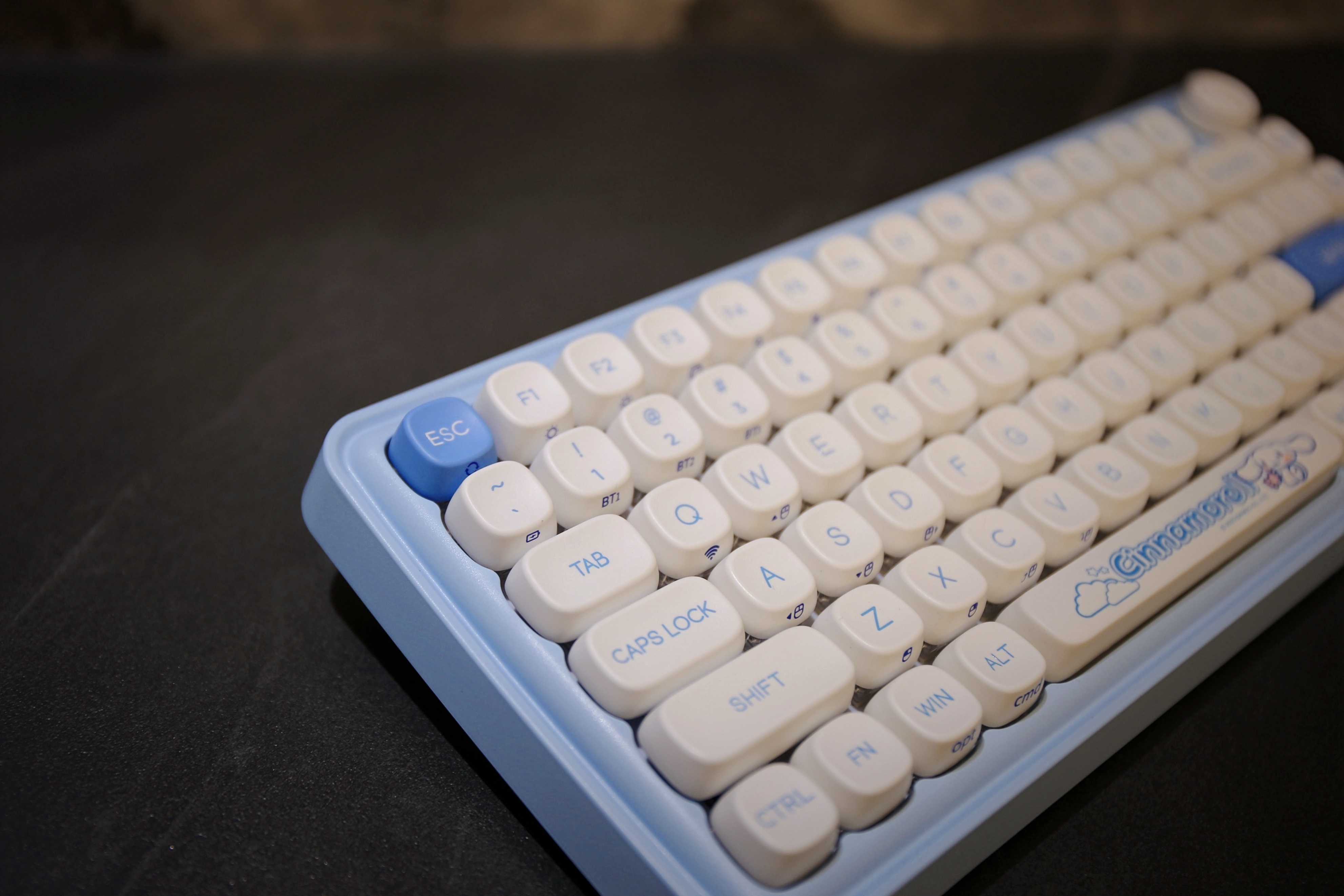 Mengli cures, enjoys tapping, Daryou Cinnamon Dog Custard Sugar ...