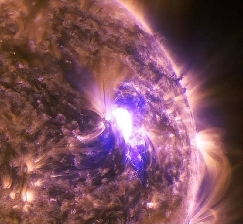 The sun spewed out an X-class flare, triggering a rare "solar tsunami ...