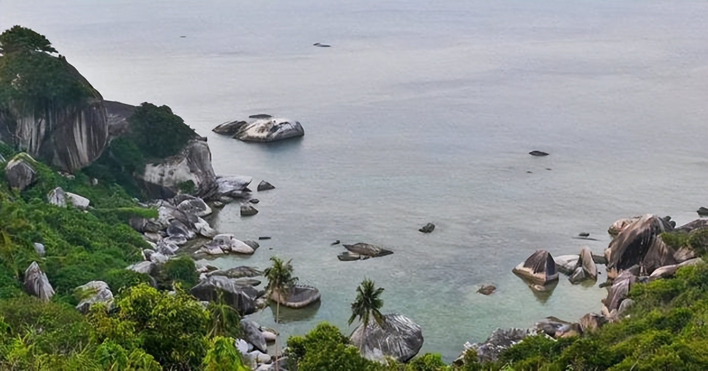 The Natuna Islands, covering more than 2,000 square kilometers, guard ...