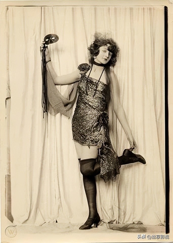 Hollywood trends: 100 years of star-studded stockings - iNEWS