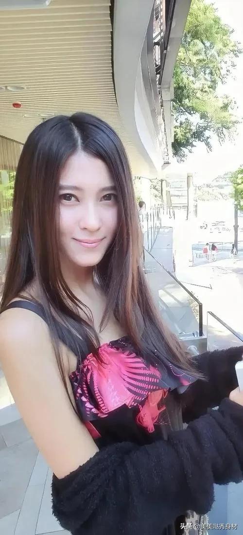 Sexy model Zhong Luchun dumped Wang Sicong and married Liu Xiaoyu. People with average looks and ...
