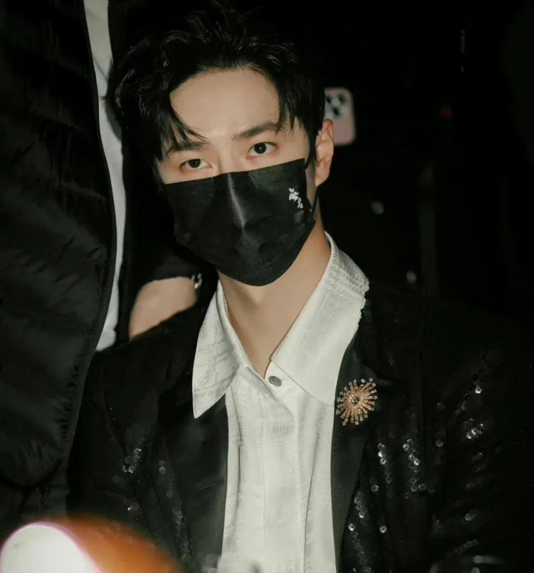 Wang Yibo wears a [nameless] mask at the GQ festival, and the movie ...
