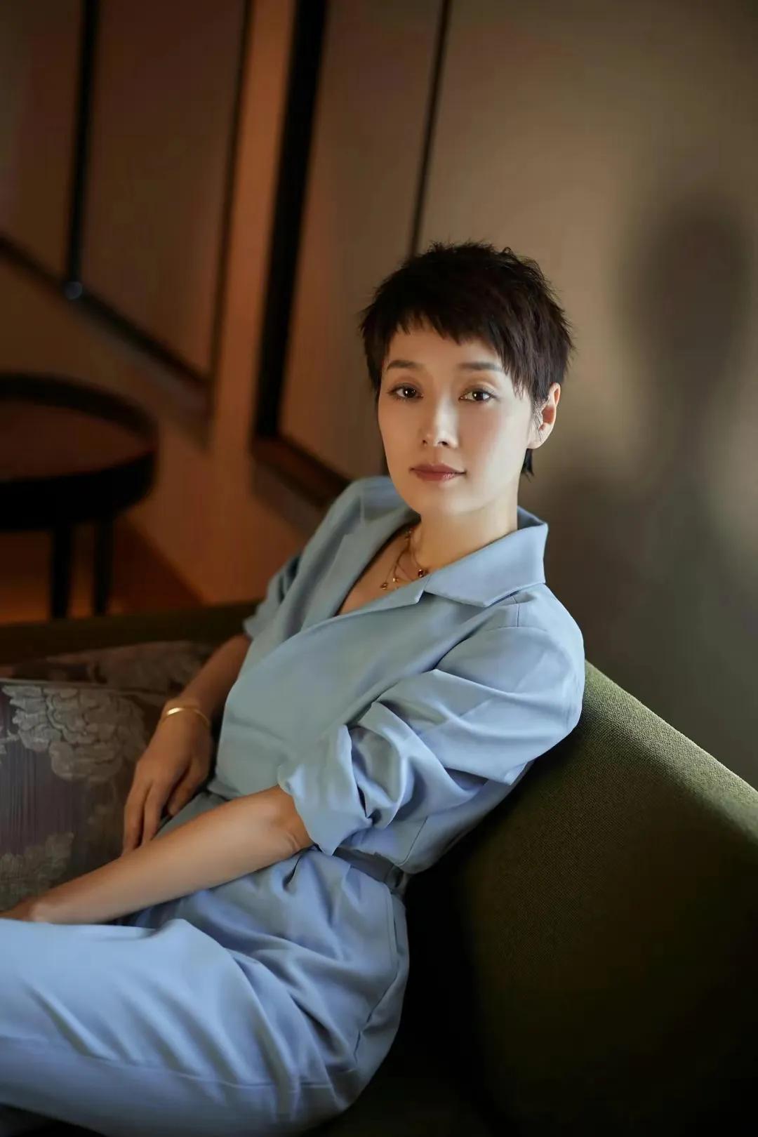 Capable, beautiful, elegant, mature, sonorous, rose, Mayili - iNEWS