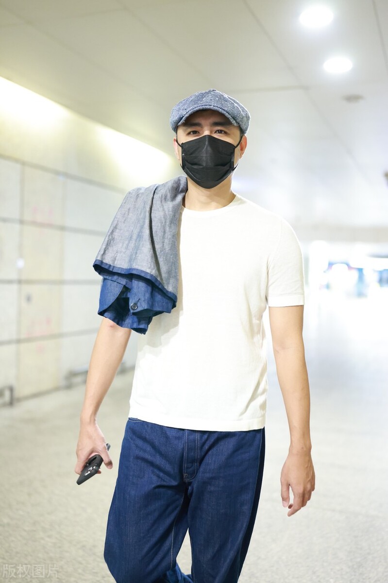 Ming Dao appeared at the airport - iNEWS