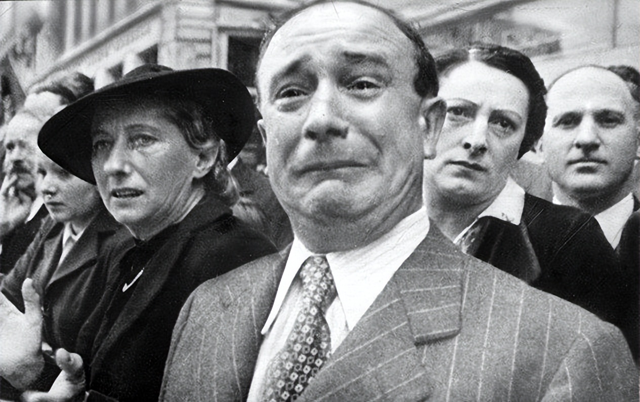 10 Striking World War II Photos - iNEWS