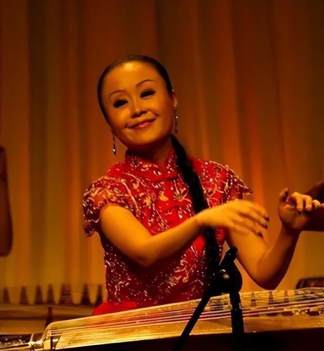 Xu Ziyao is so beautiful in a belly-baring outfit, with cute belly fat ...