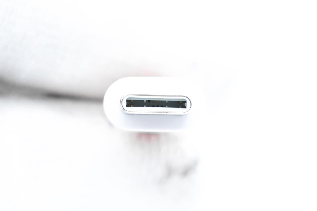 Apple's C2L line USB-C interface has changed from full pins to "sparse ...