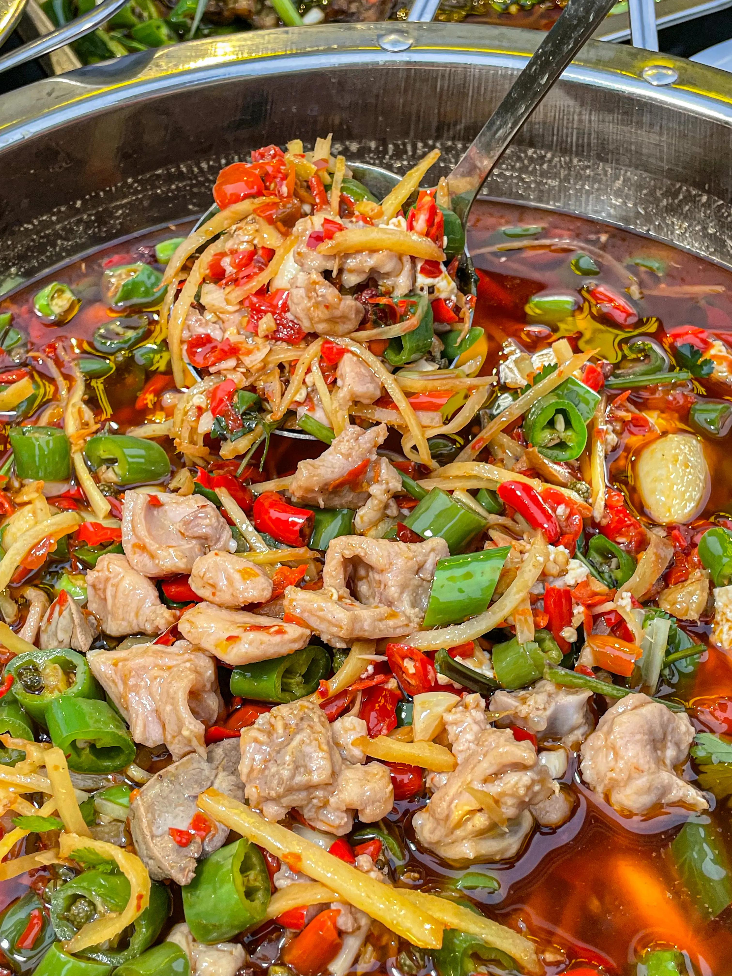 New Jianghu Cuisine in Chengdu! Spicy and refreshing! Three bowls of ...