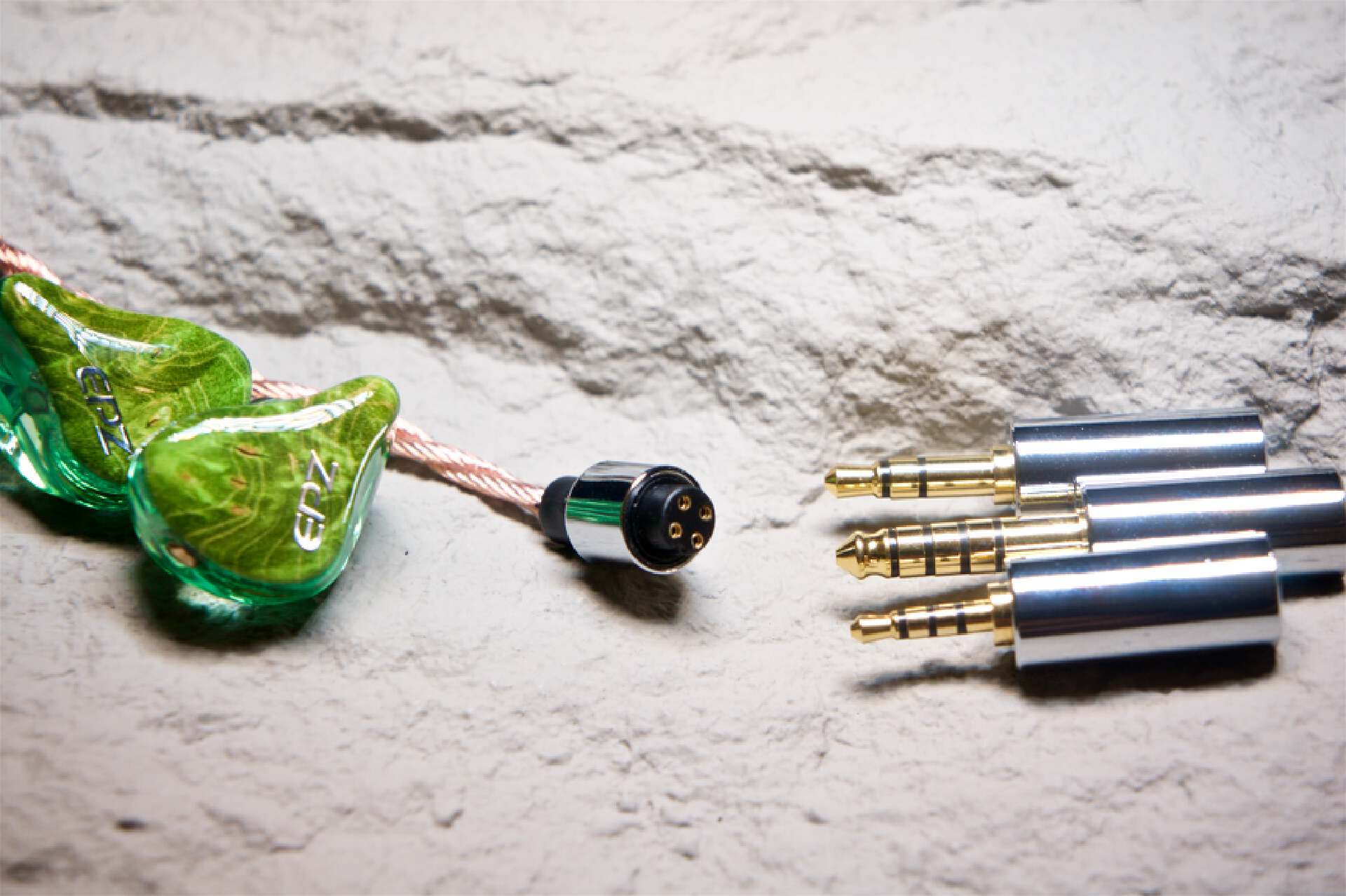 Really rolly EPZ K5 four-iron earphone with a circle - iMedia