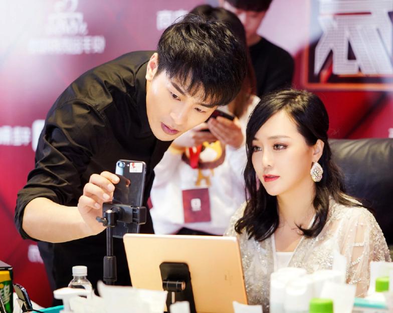 Chu Ruixue collided with Simba's apprentice on the live broadcast, and ...