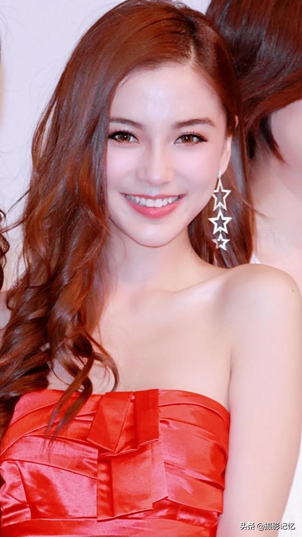 Yang Ying: demure and delicate flowers illuminate the water - iNEWS