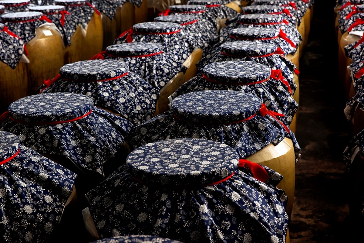 The first glass of wine for relaxing and socializing, "You Yang" green ...