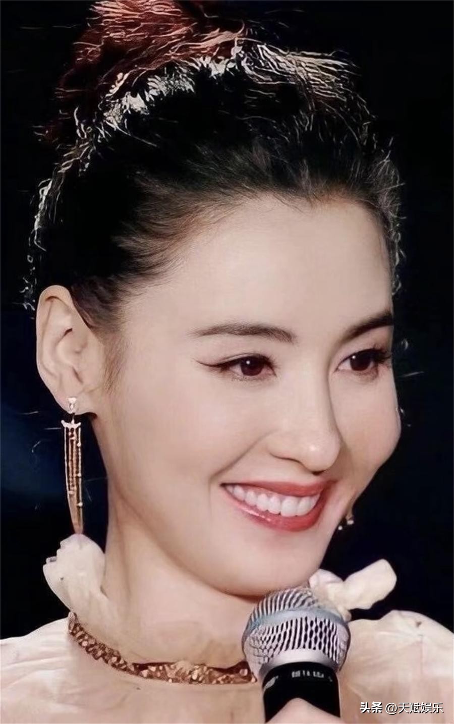 Film and television actress, singer Cecilia Cheung photo album (5) - iNEWS