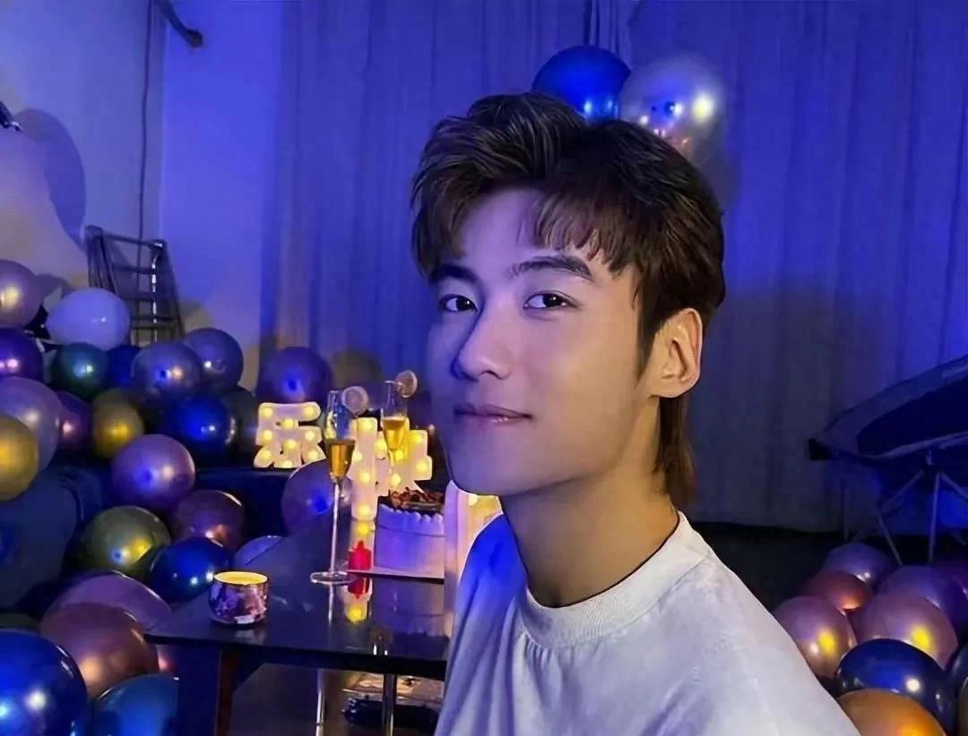 Actor Liu Feng unfortunately passed away at the age of 25. The cause of ...