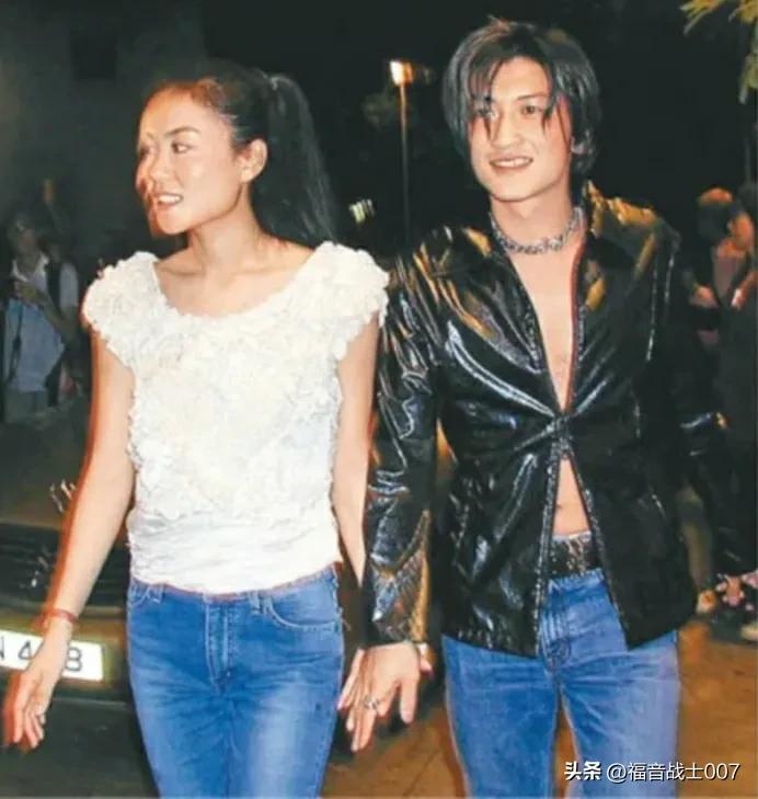 Accompanied by his girlfriend to return to Hong Kong, Faye Wong and ...