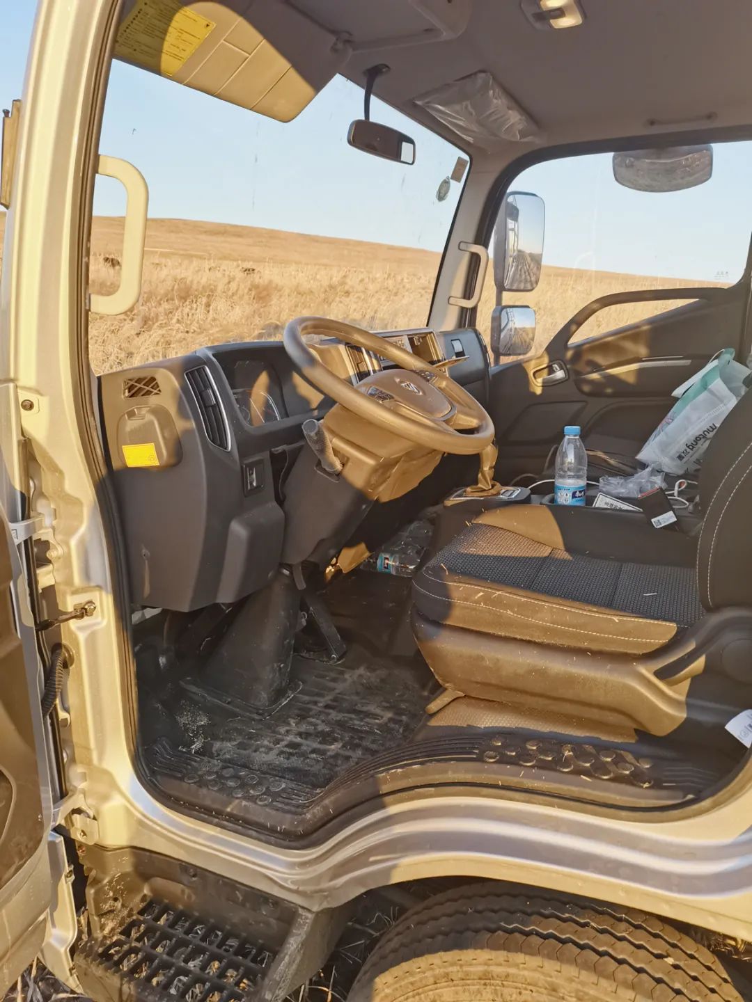 Put on the Omarco automatic transmission, gallop on the grassland, and ...