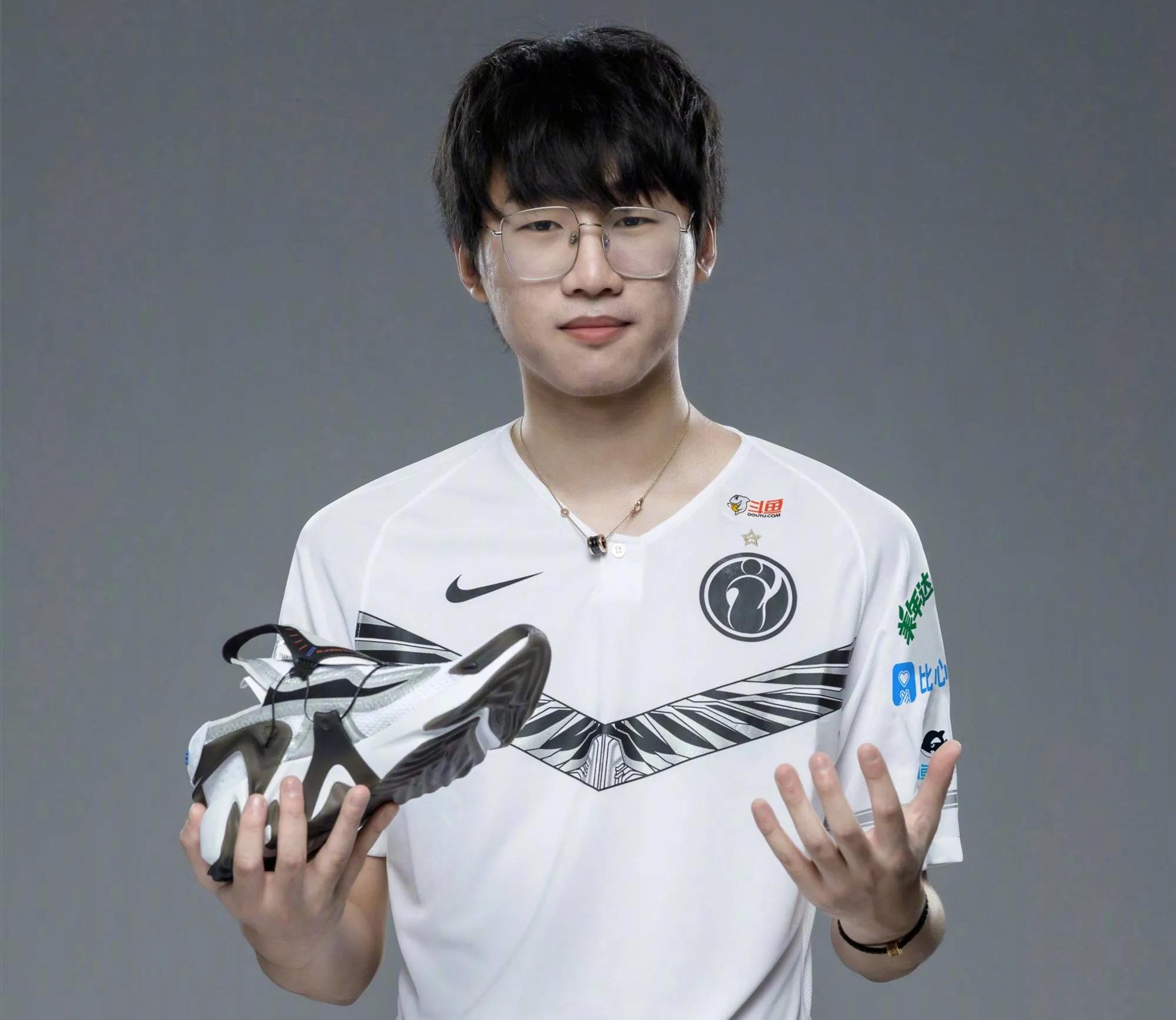 Rookie commented on Ning, the operation is average, the advantages are bold, and the Trident ...