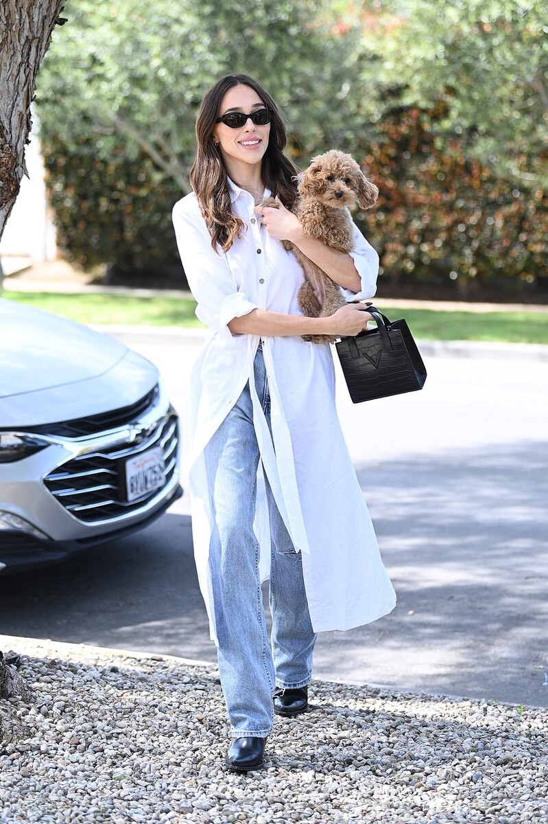 Sofia Calpo walks the dog in an elegant and stylish white long shirt ...