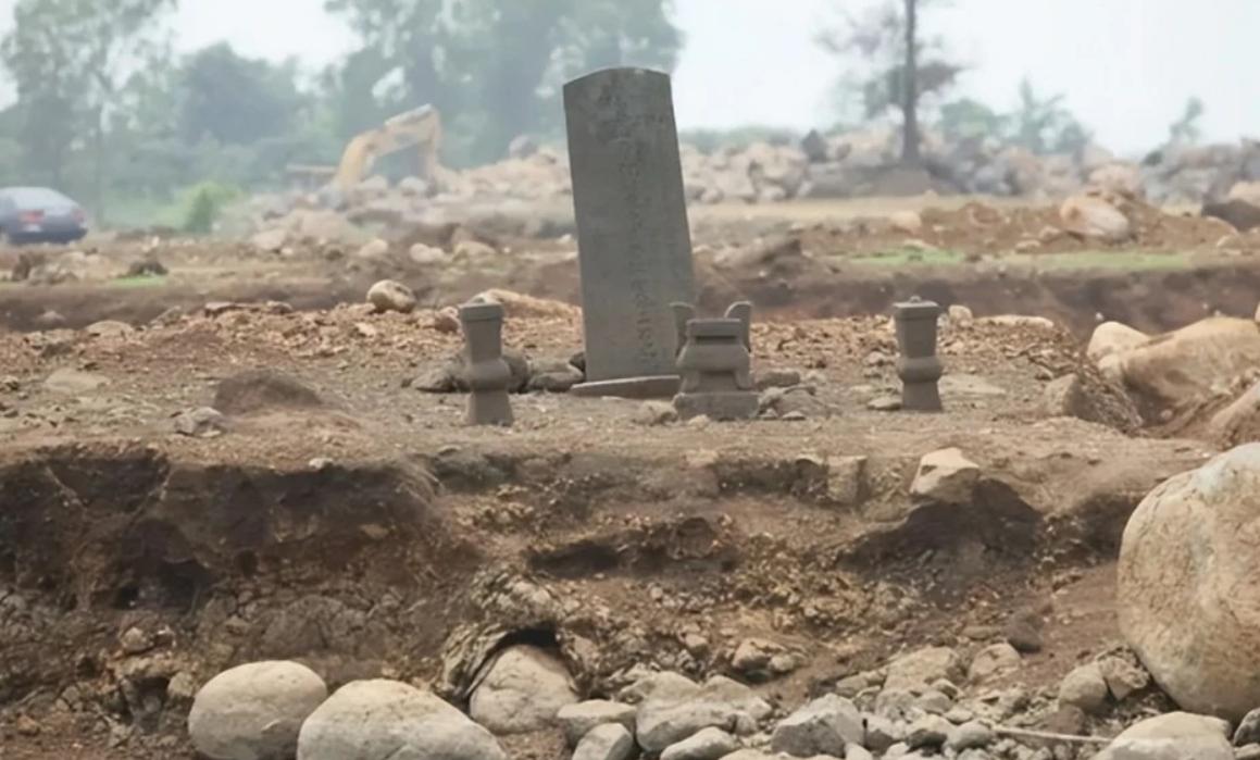 What is the difference between graves, tombs, tombs, and mausoleums ...