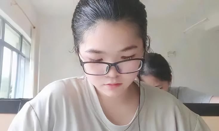 Che Xiao's mother, Wang Liyun, sadly posted late at night: Good boy ...