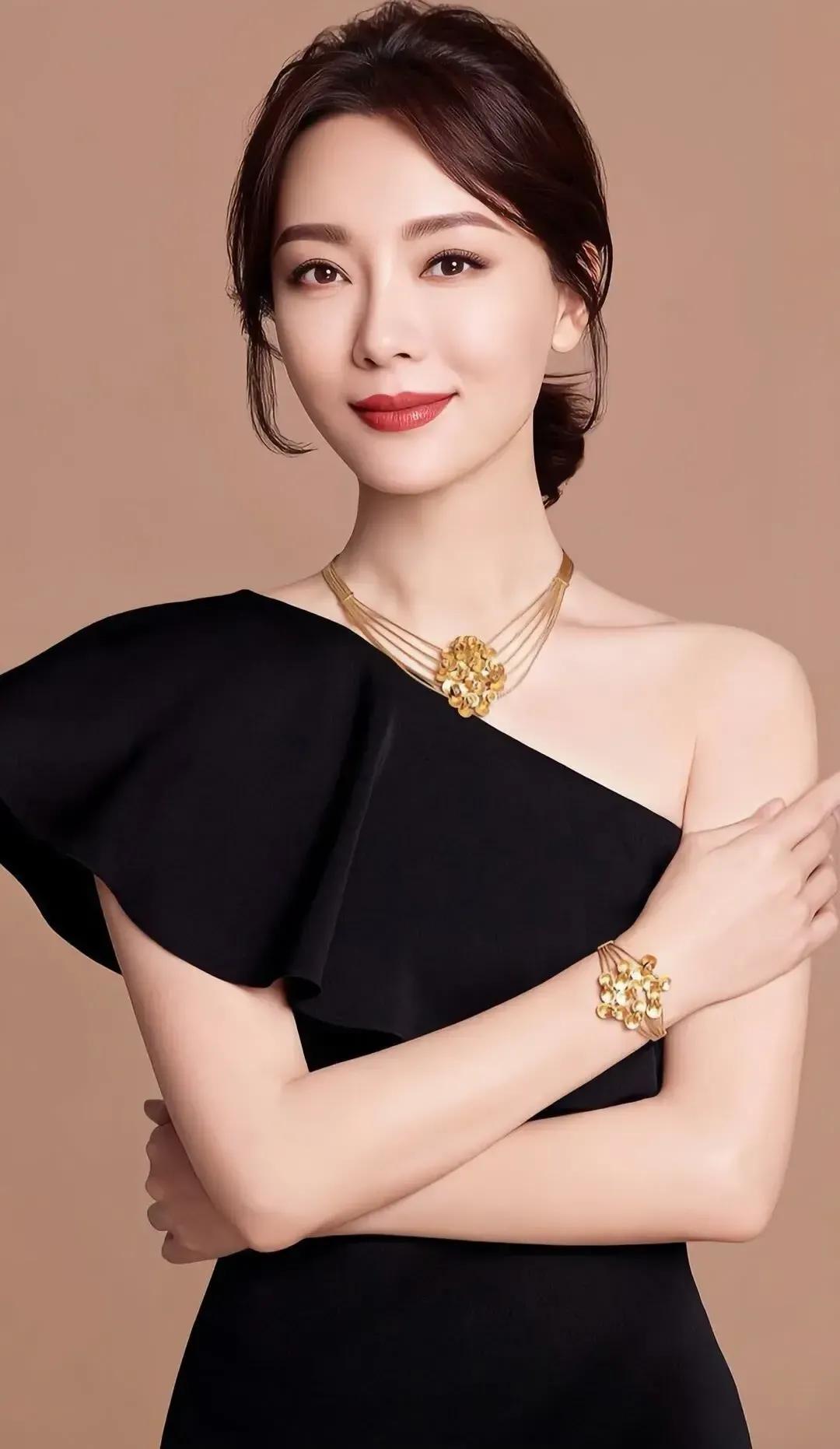 Goddess Chen Shu stunning photo - iNEWS