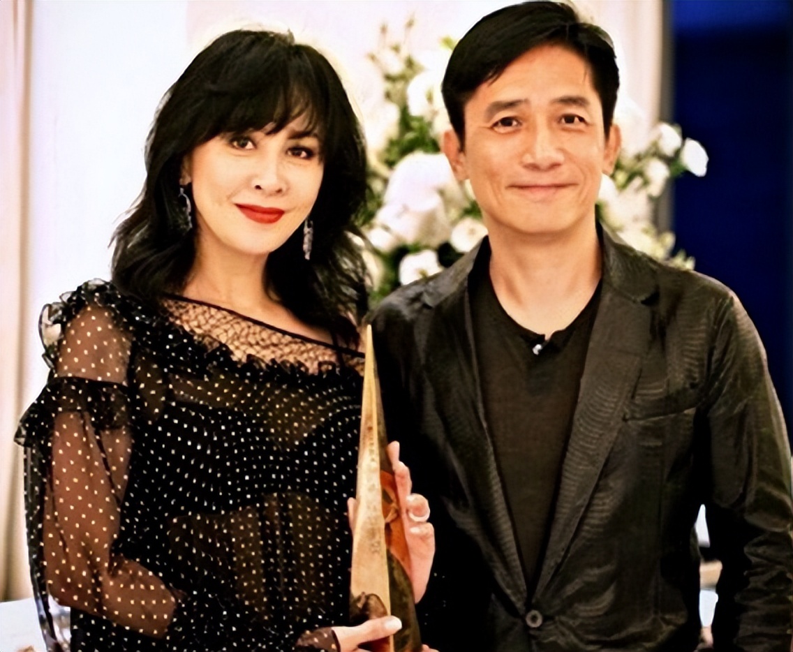 The 61-year-old Tony Leung's illegitimate family was upgraded, and passers-by witnessed his ...